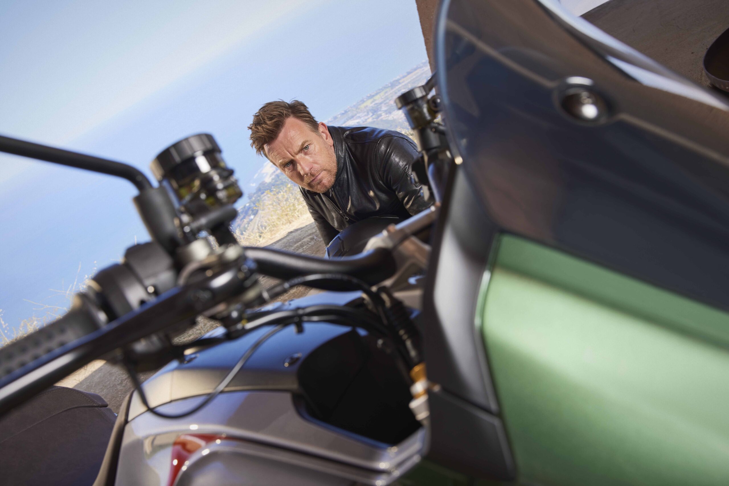 EWAN MCGREGOR KAI MOTO GUZZI ΞΑΝΑ ΜΑΖΙ, ΓΡΑΦΟΝΤΑΣ ΕΝΑ ΝΕΟ ΚΕΦΑΛΑΙΟ ΜΙΑΣ ...